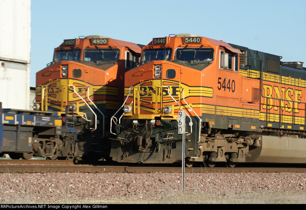 BNSF 5440 East, BNSF 4920 Westbound